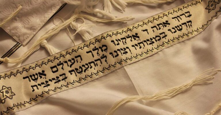 What are Jewish Strings? Different Types and Their Meanings