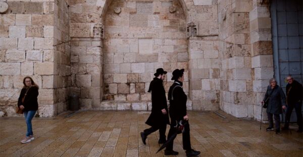 What are Jewish Strings? Different Types and Their Meanings